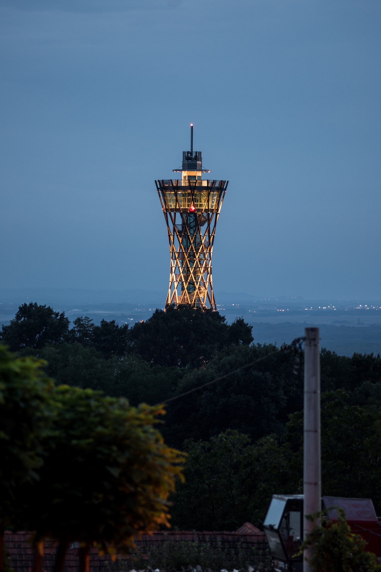 Gradnja razglednega stolpa na turistični cesti Lendavske gorice ...